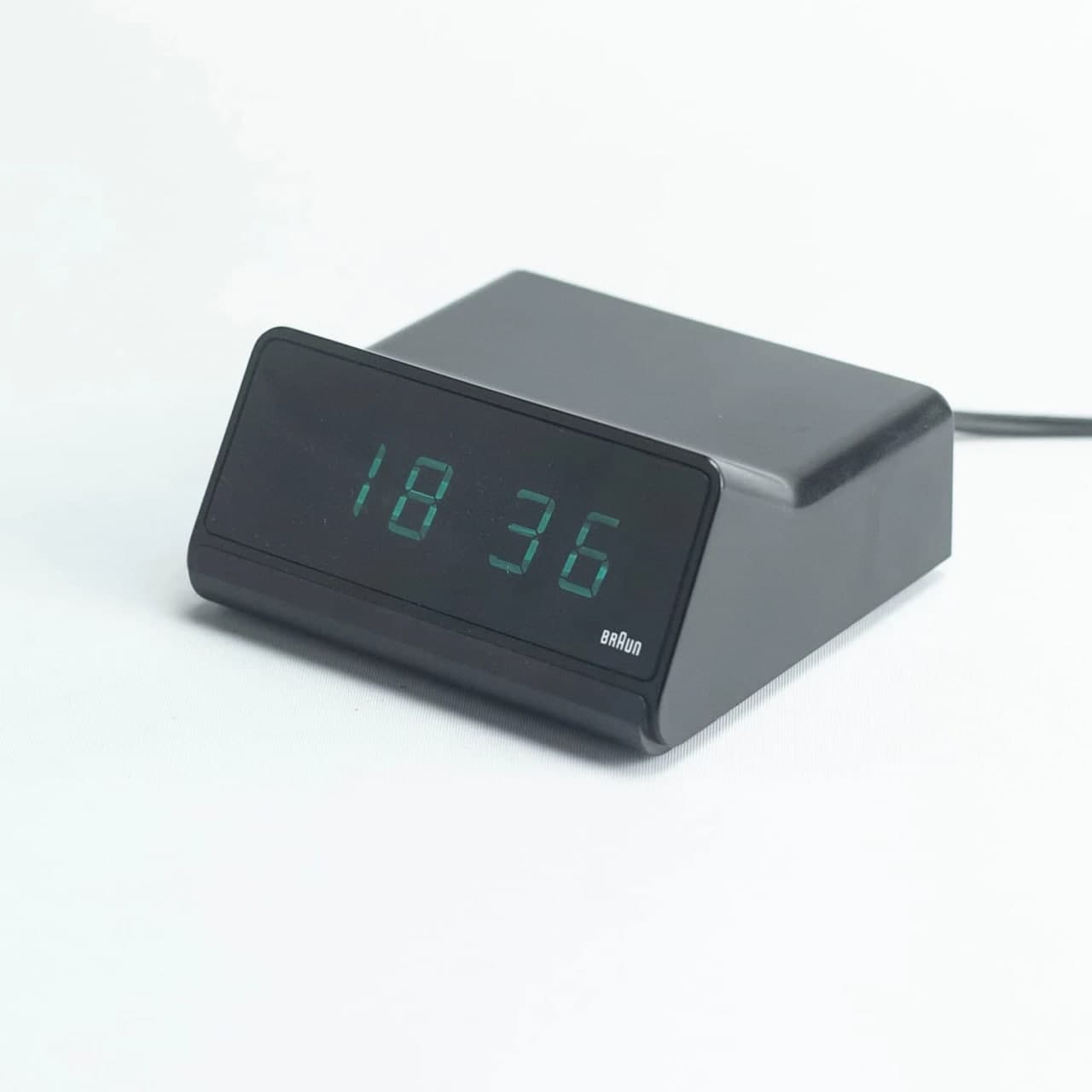 Braun BC21: Часы с беспроводной зарядкой | Droider.ru